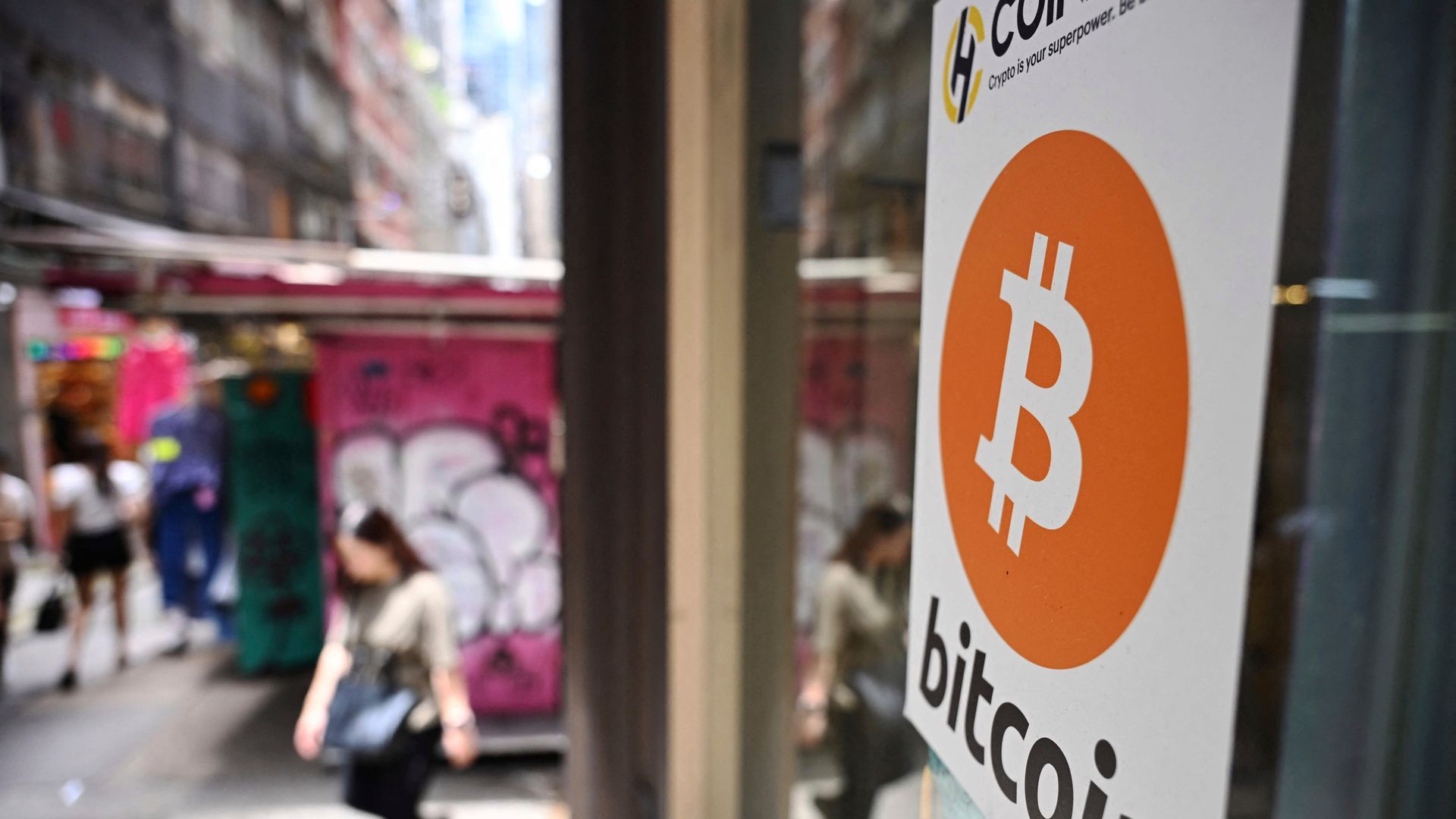 Bitcoin: Kryptowährung fällt deutlich unter 80.000-Dollar-Marke, Ether ...