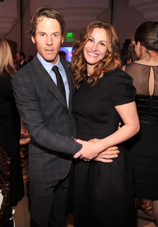 Julia Roberts embraces husband Danny Moder in romantic PDA photo to ...