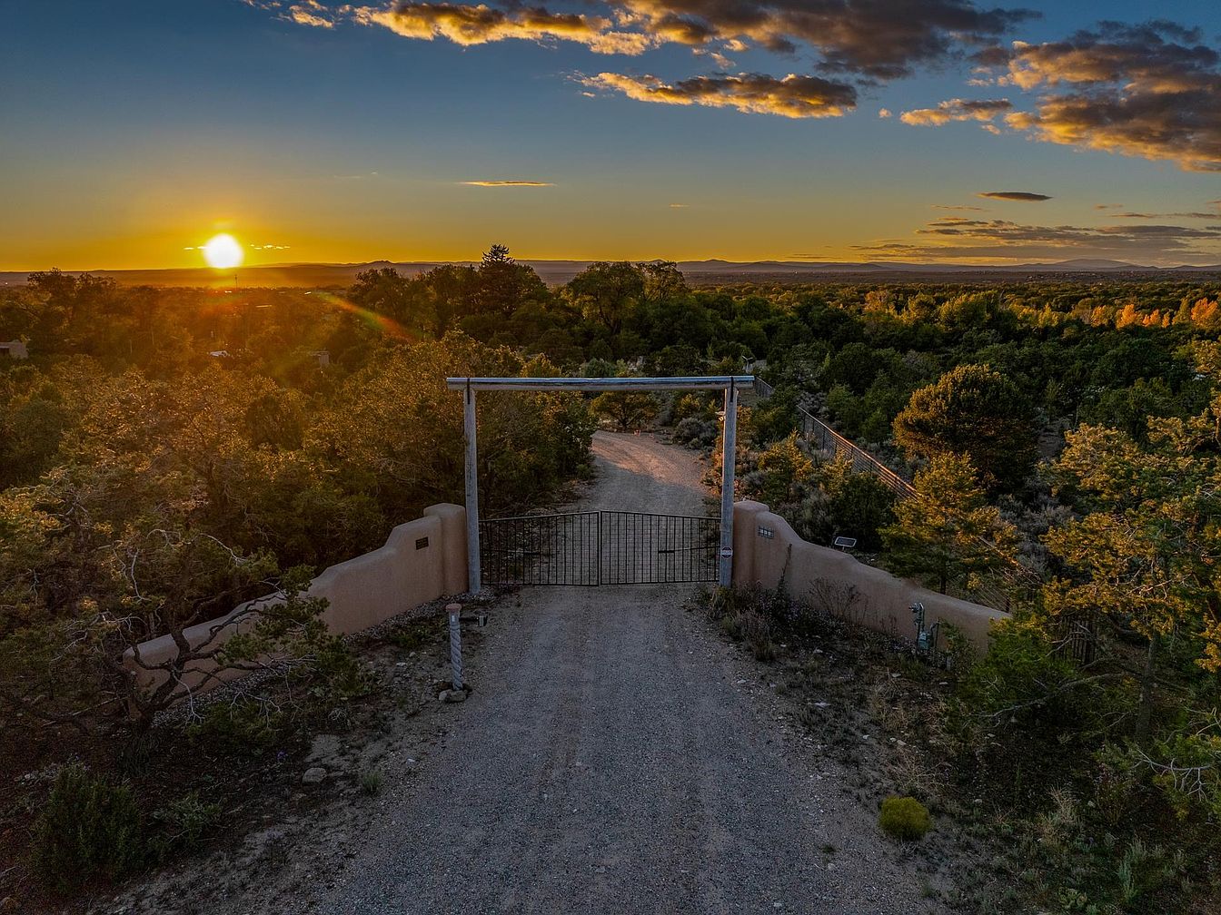 Historic 1905 home in Taos, New Mexico with expansive grounds ...
