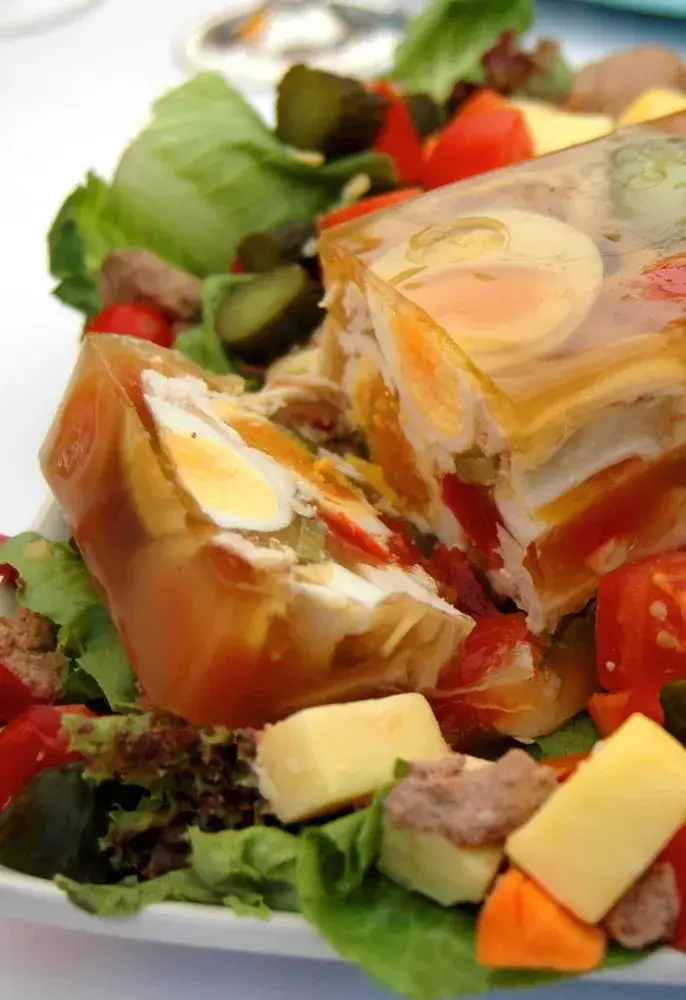 If you had a mother cooking in the '70s, you'll remember these 8 aspic ...
