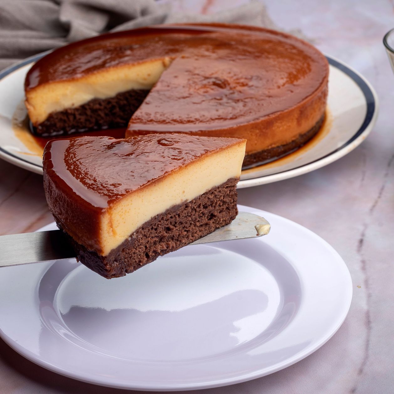Comment préparer un chocoflan, ce dessert fusion à mi-chemin entre le ...