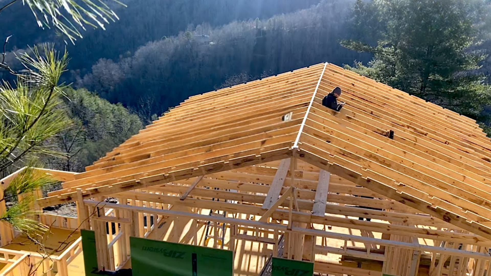 Two rooflines, one cabin, independent roof build