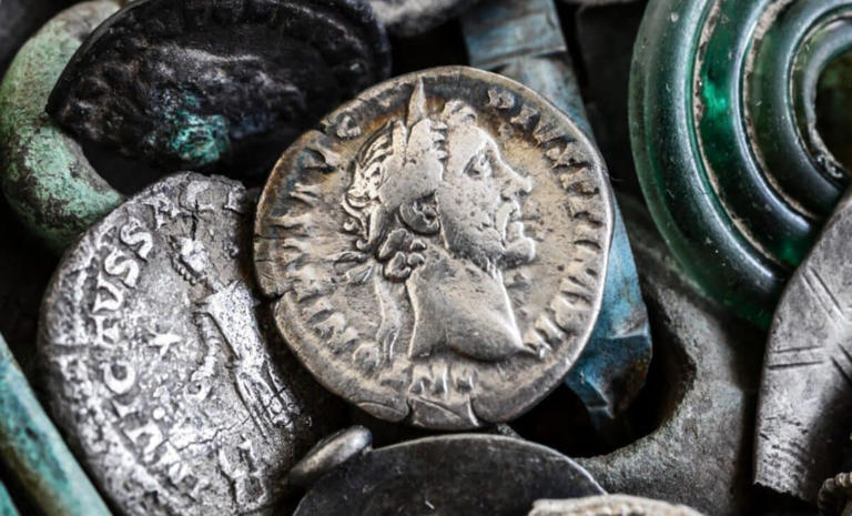 Divers uncover world’s largest late Roman hoard with 50,000 coins ...