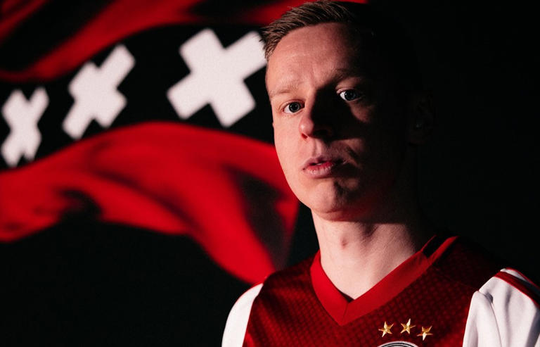 Zinchenko deixa a Premier League após oito temporadas e regressa ao ...