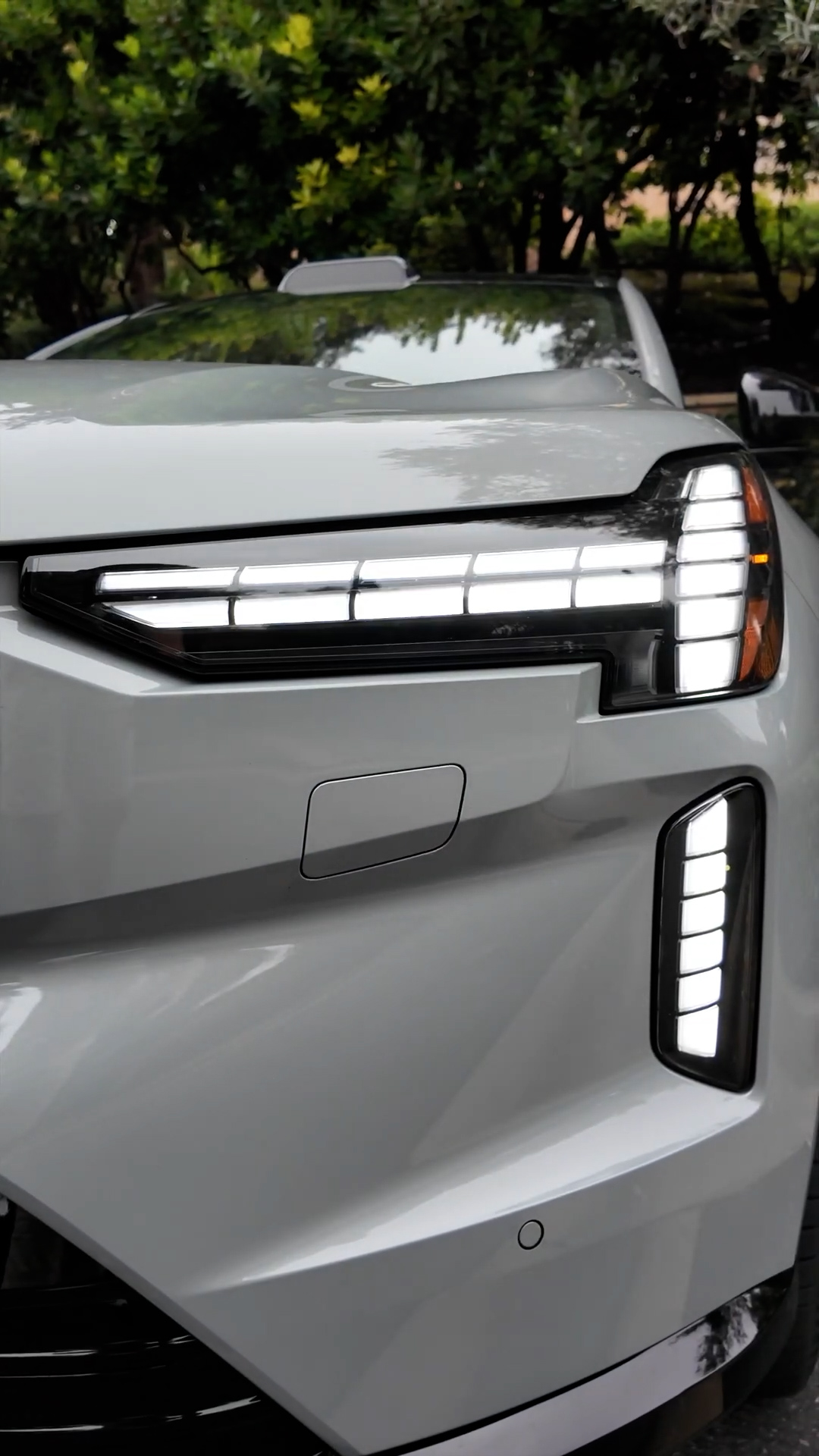 How unique are the lights on the Volvo EX90?