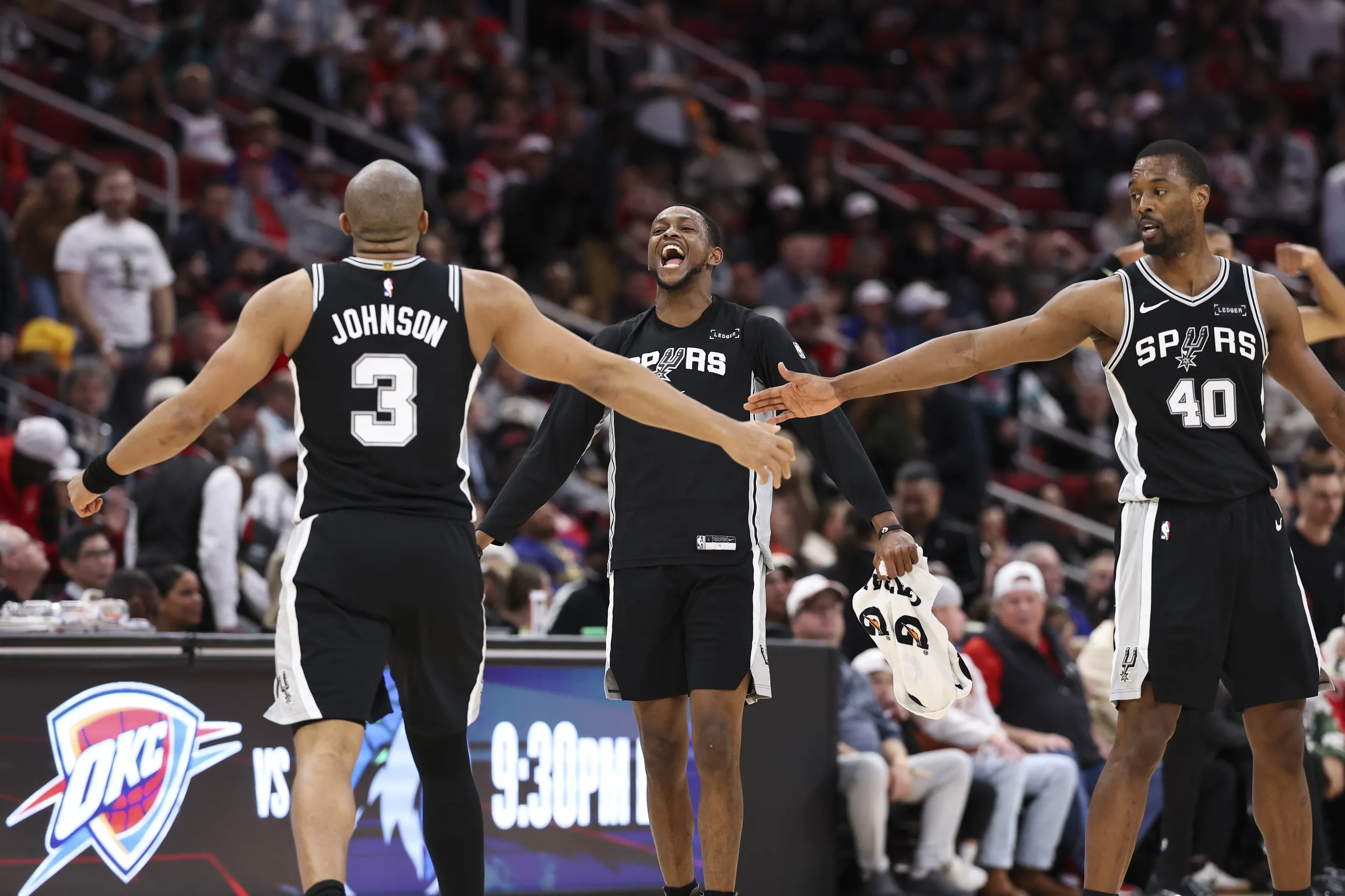 Harrison Barnes’ 10-year starting streak ends as Spurs fall to Hornets