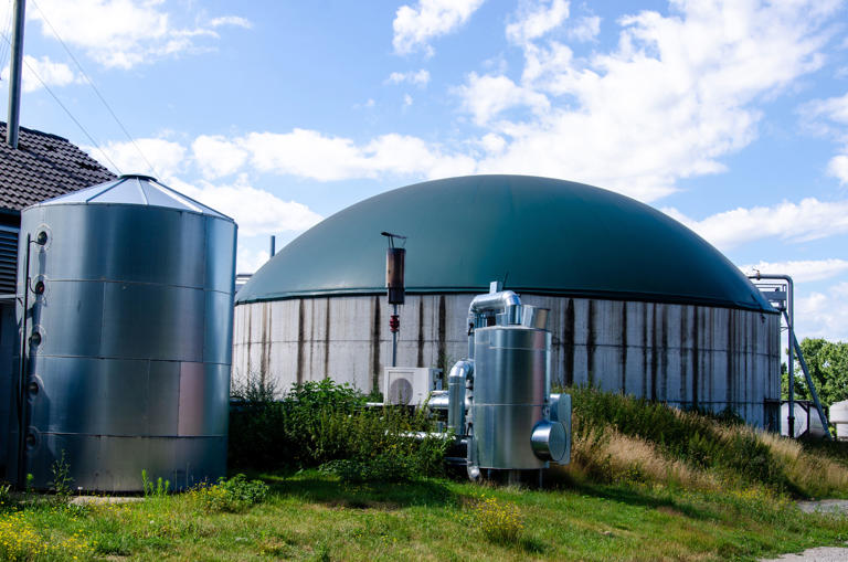 USDA pauses funds for manure digesters on industrial farms