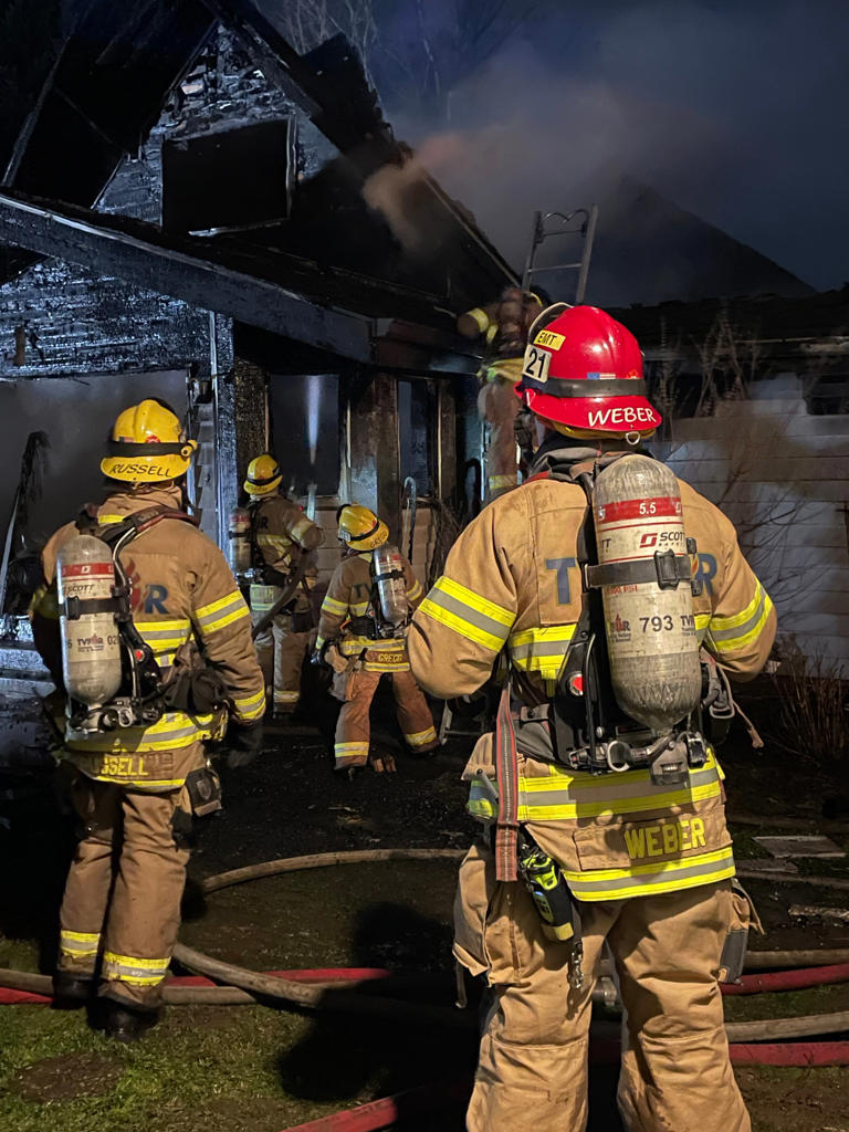 1 hurt in Newberg house fire when he went back to find missing cat