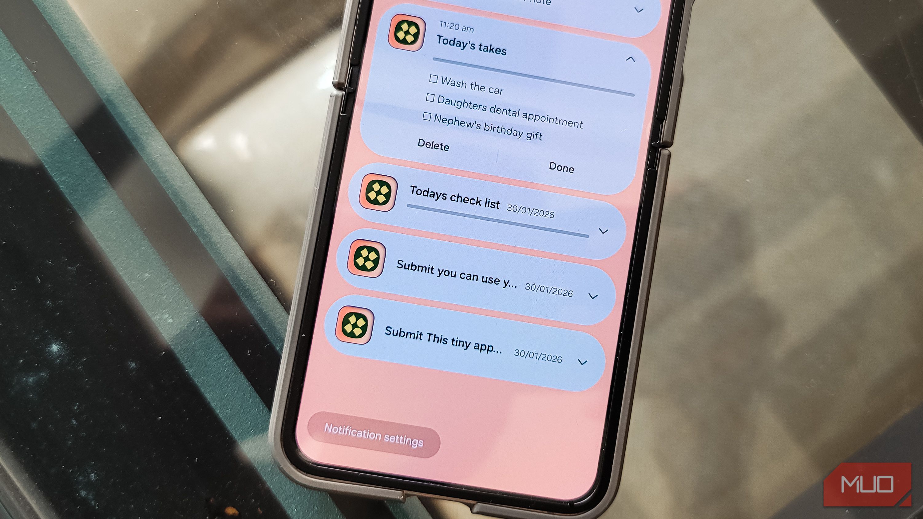 This tiny app pins my to-do list to my lock screen, and I'm obsessed