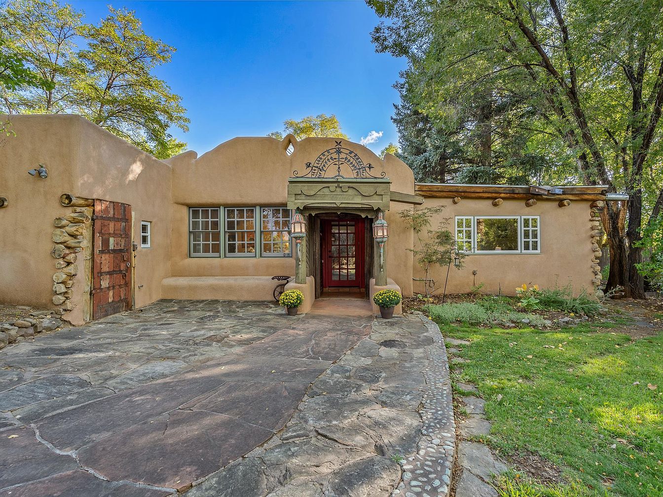 Historic 1905 home in Taos, New Mexico with expansive grounds ...