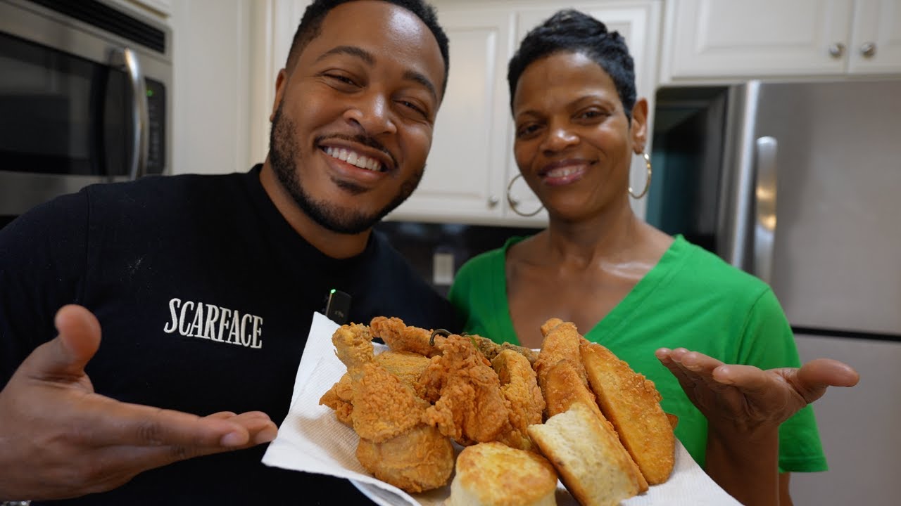 My mom taught me how to fry chicken | Extra crispy recipe!