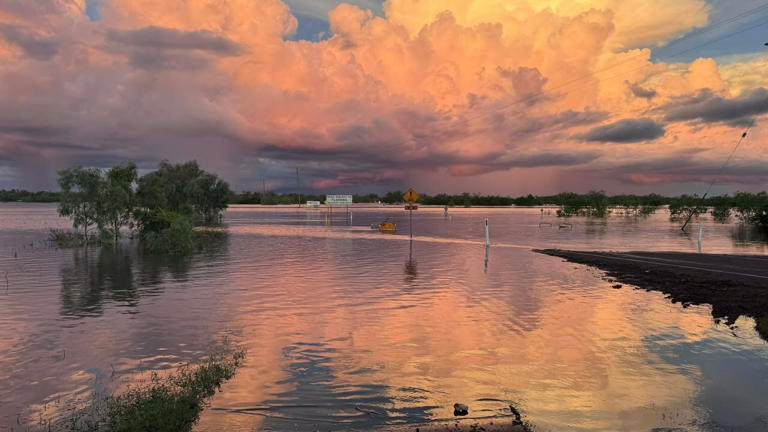 Qld expecting storms and winds up to 80km/h after heatwave, flooding up ...