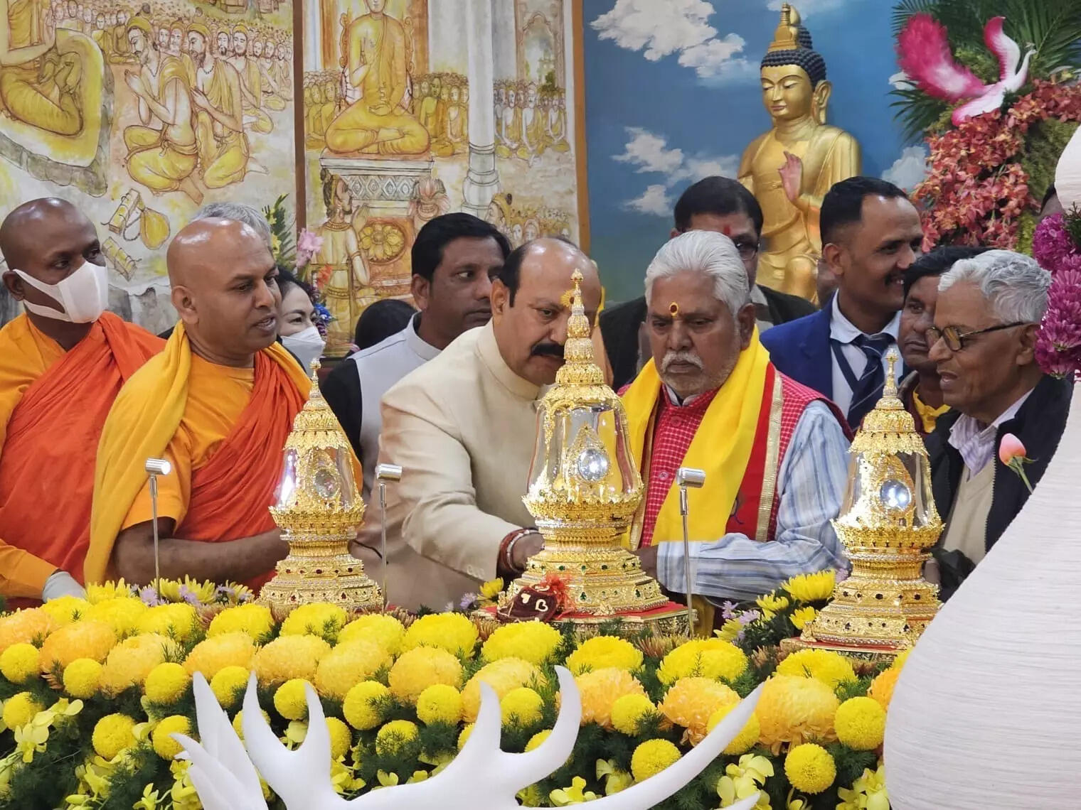 Buddhist devotees view sacred Buddha relics