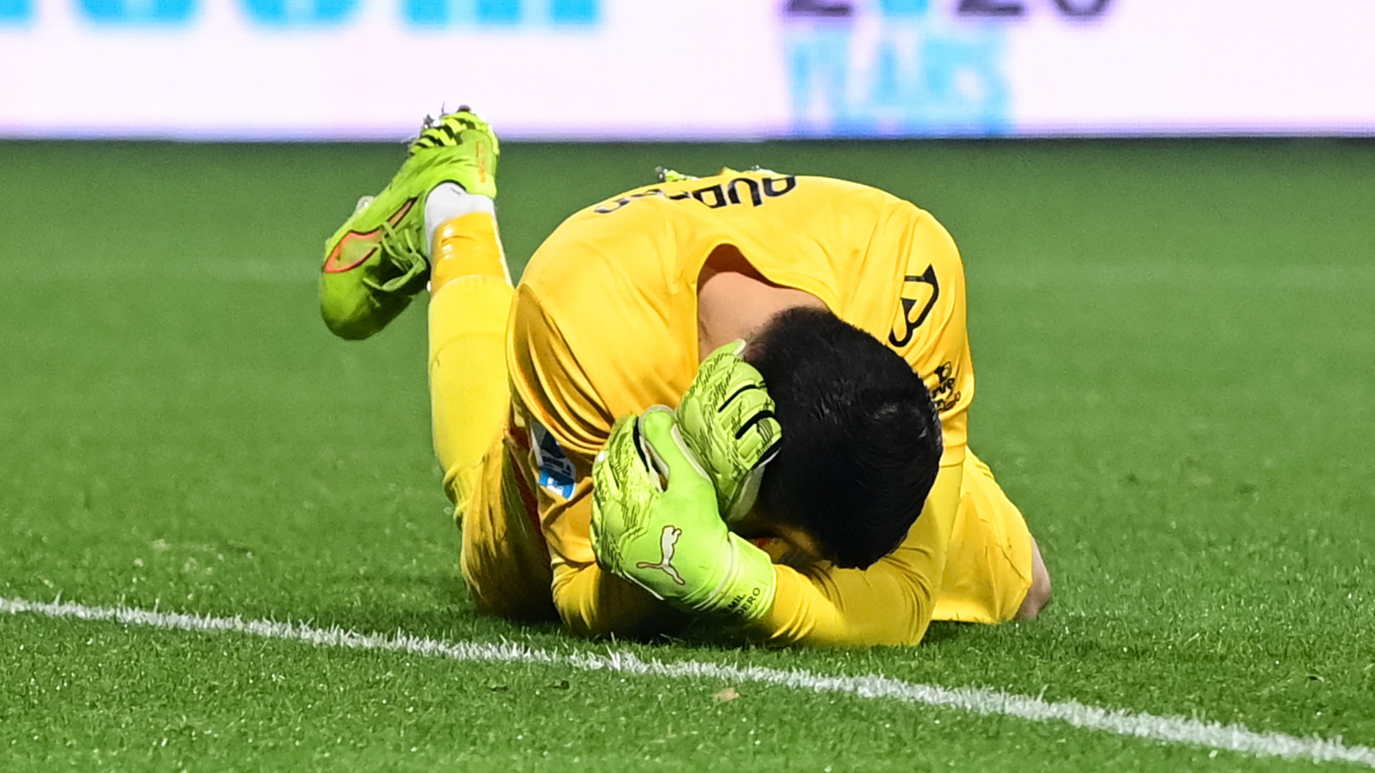 Schandalig incident overschaduwt overwinning Inter: keeper gaat neer en ...