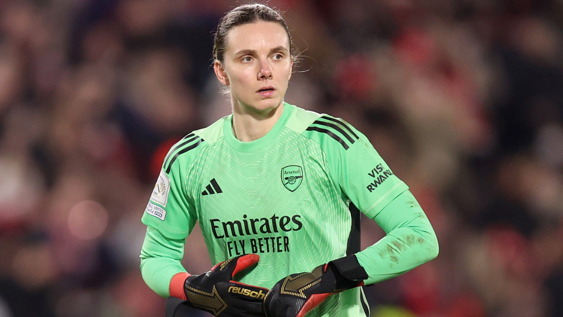 Arsenal goalkeeper Anneke Borbe stretchered off in neck brace and with ...