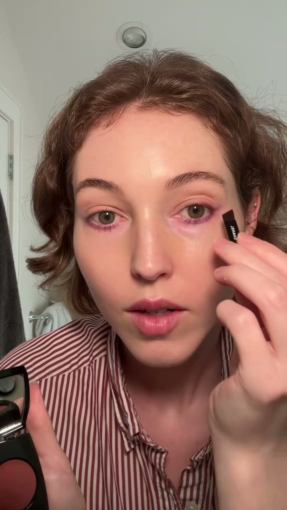 Testing Chanel lilac mascara for a soft everyday eye look