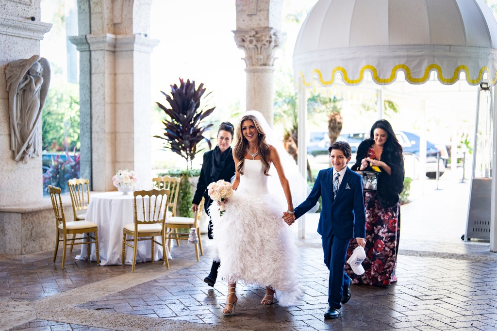 Kristi Noem, Stephen Miller attend MAGA insider’s wedding together ...