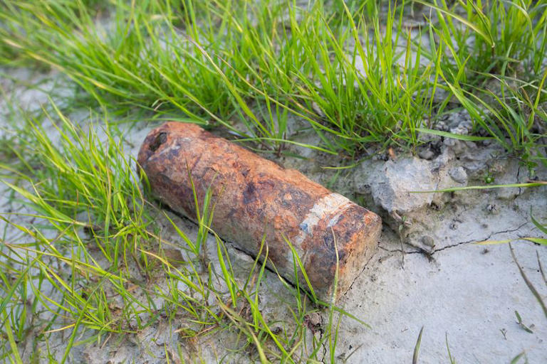 Hospital evacuated by bomb squad after man arrives with WW1 shell up ...