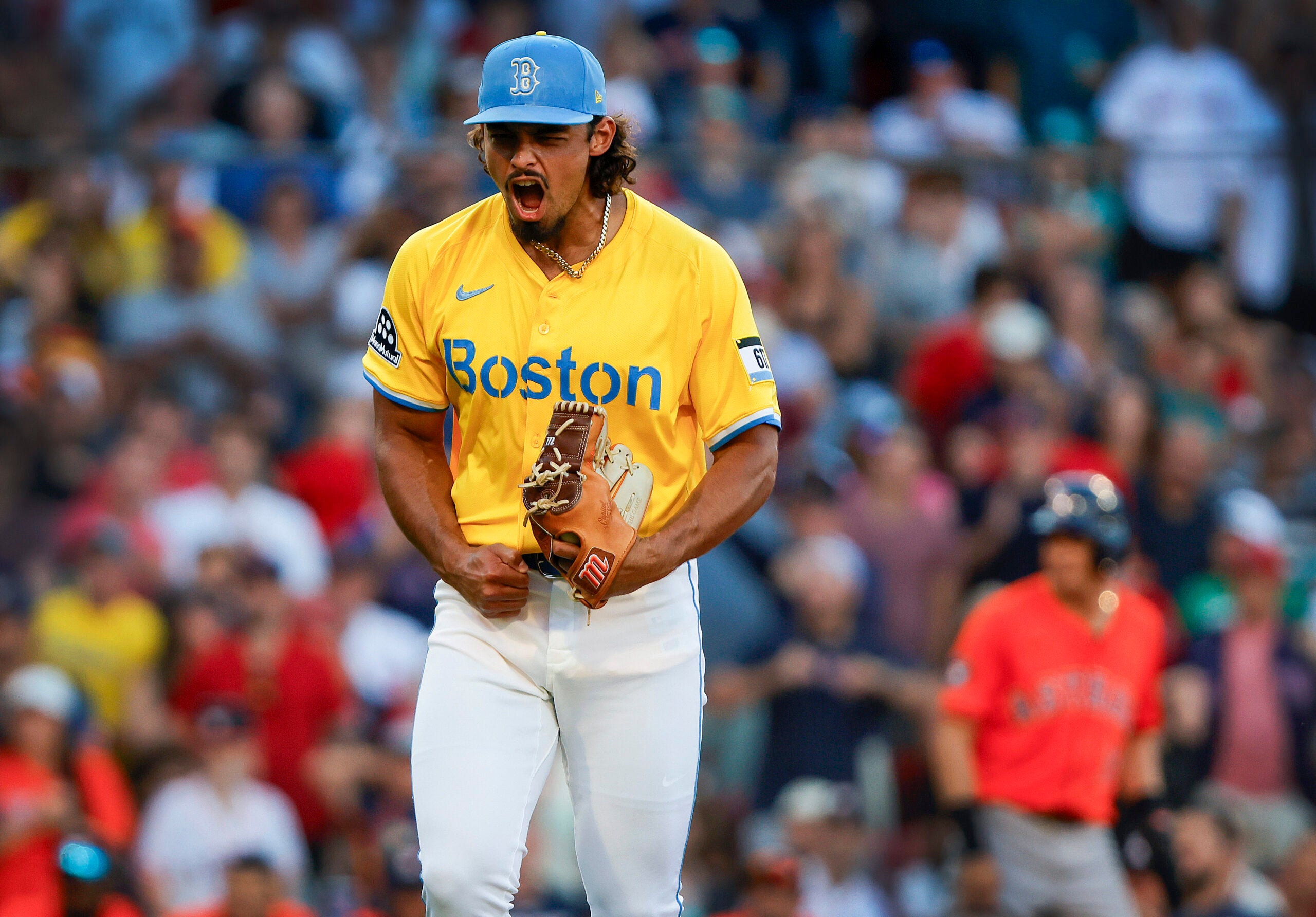 Red Sox reportedly trade pitcher Jordan Hicks to White Sox