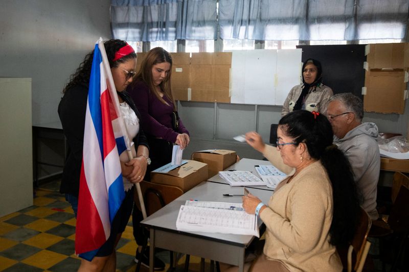 Costa Ricans vote as right-wing populists aim to extend mandate