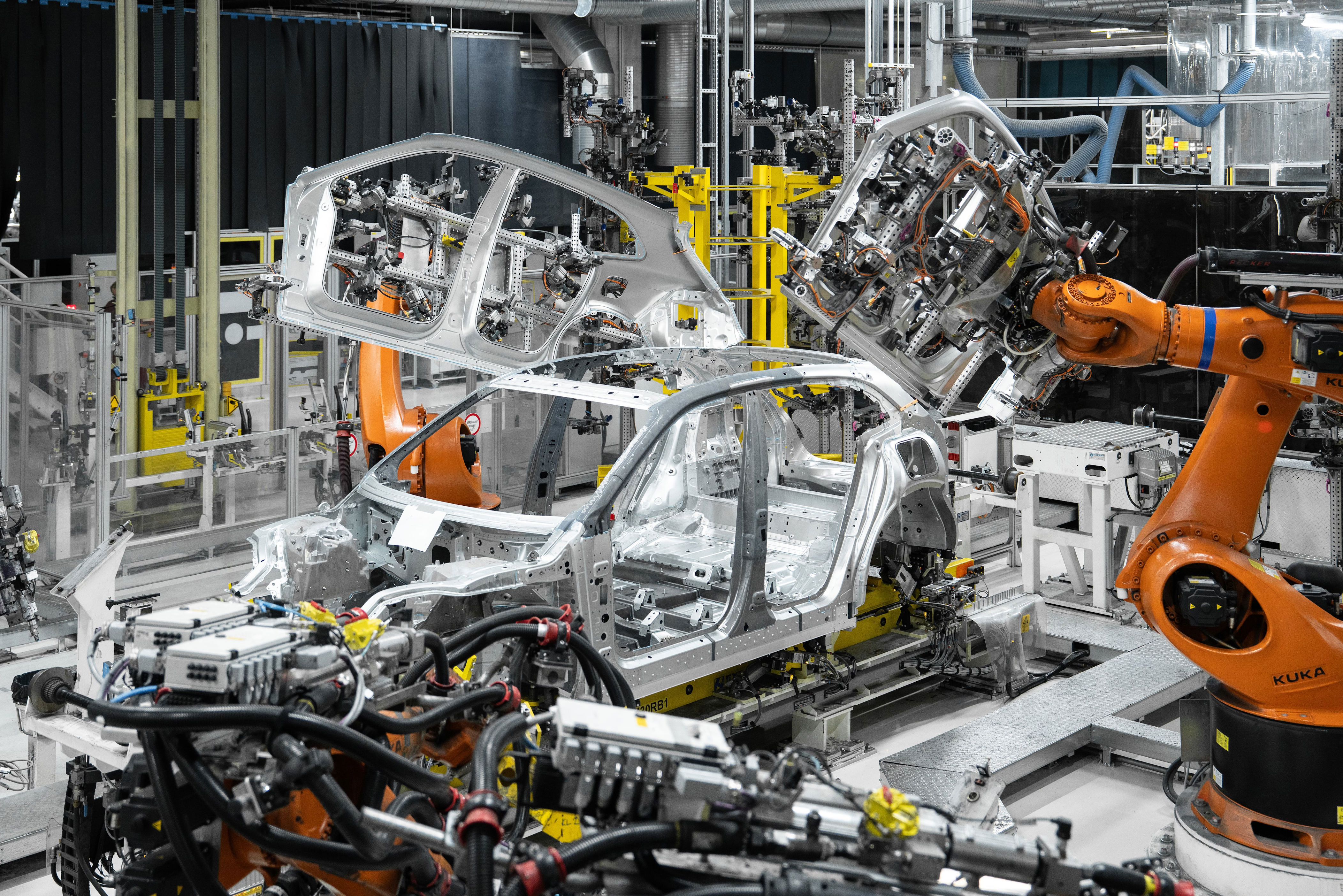 Porsche’s 95% automated Cayenne electric factory