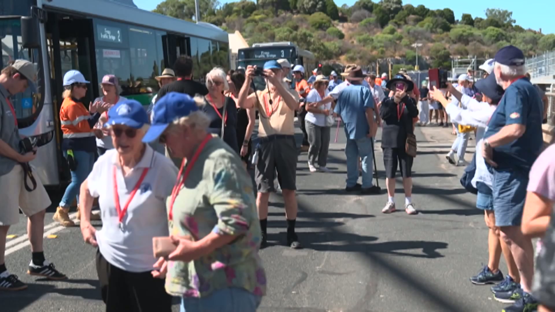 Locals bid farewell to iconic Freemantle Traffic Bridge