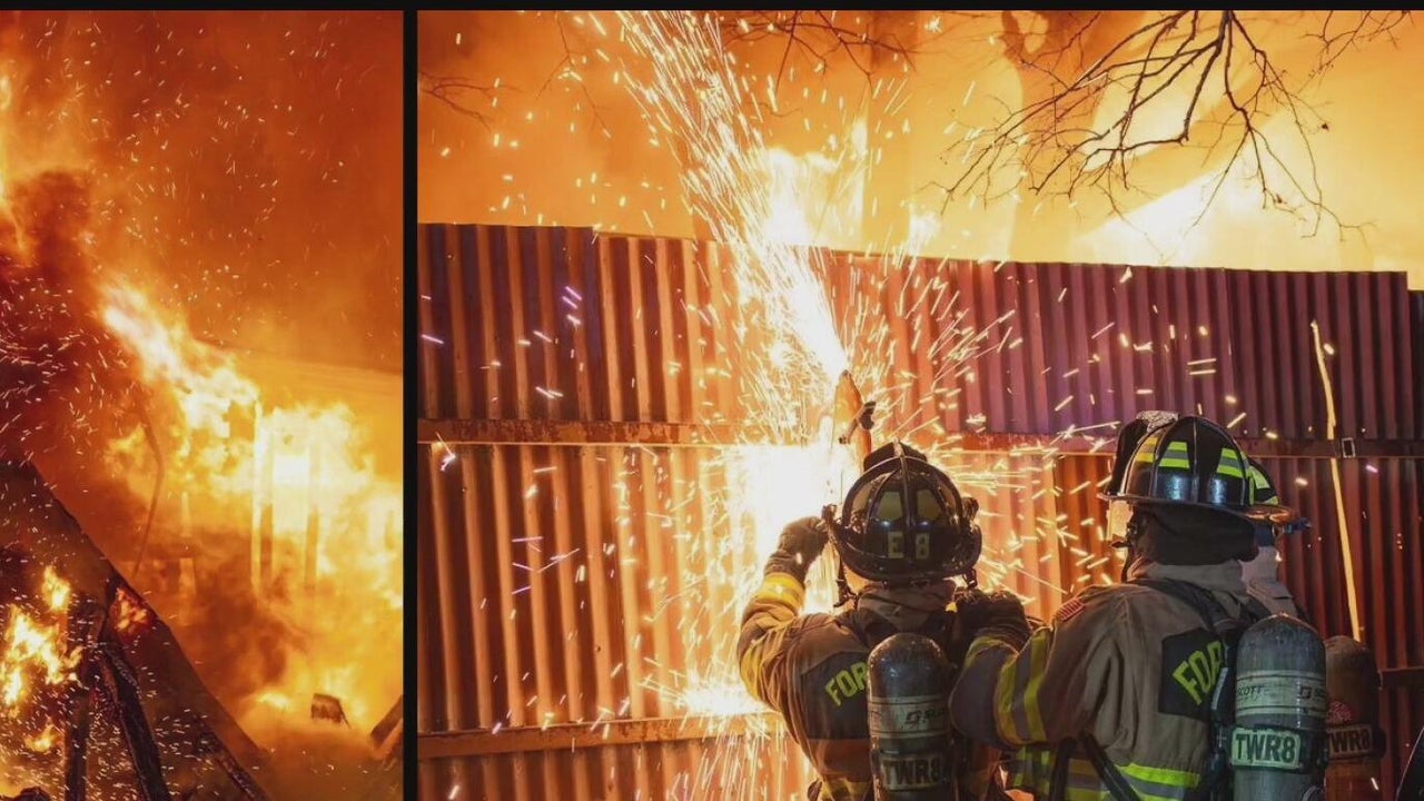 Fire at Fort Worth auto shop burns cars, damages nearby buildings