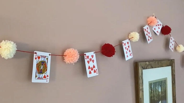 12 DIYs that transform a deck of playing cards into stunning home decor