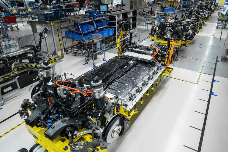 First ride: 2026 Porsche Cayenne Turbo Electric