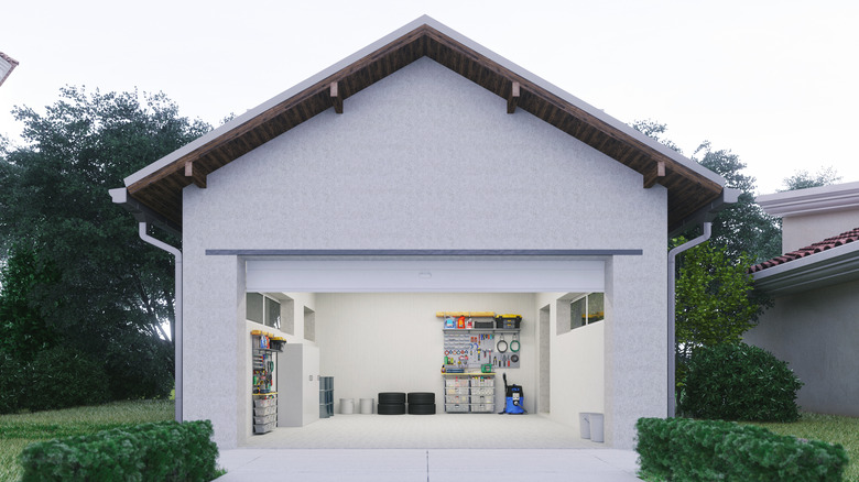 5 helpful tips for organizing the tools in your garage