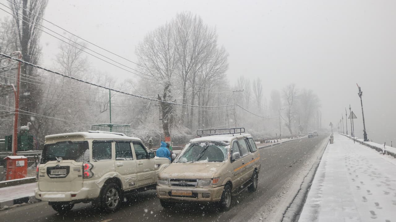 Pahalgam weather latest update: Snowfall, sub zero temperature expected ...