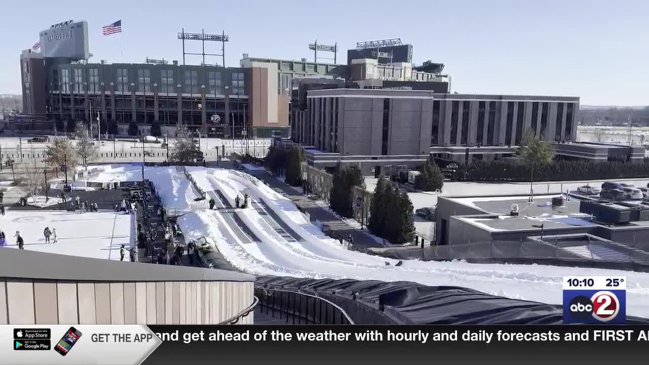 Green Bay families enjoy free tubing at Titletown’s Ariens Hill