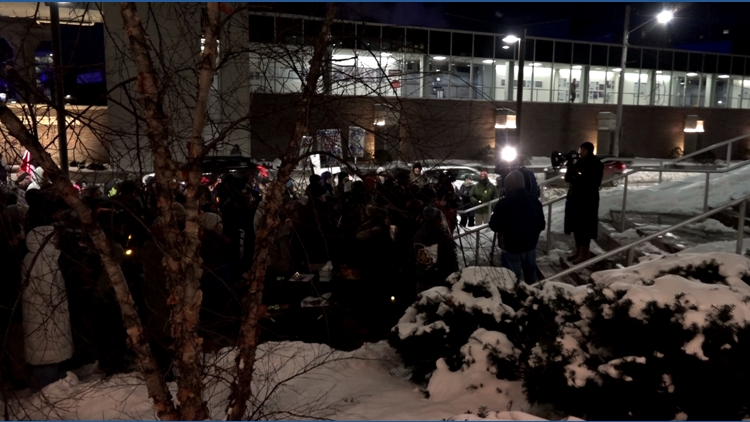 Vigil outside Cleveland VA hospital honors Alex Pretti, ICU nurse ...