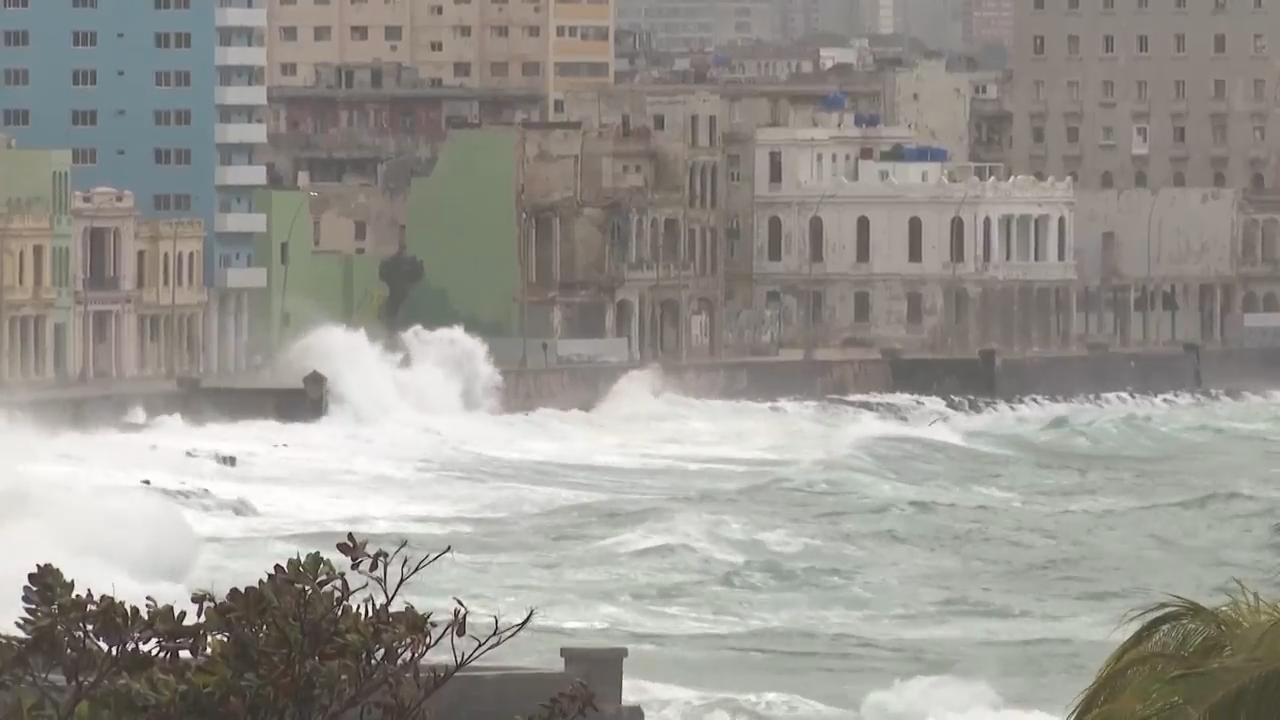 Cold front advances across Cuba and Havana's Malecón suffers severe ...
