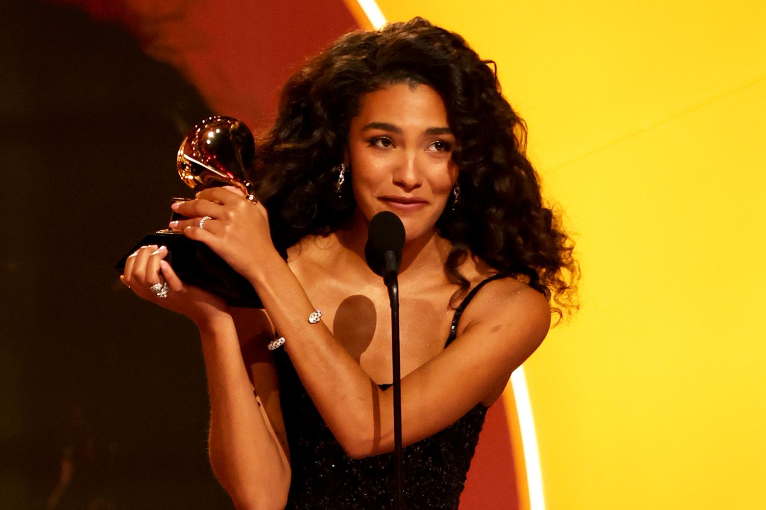 Olivia Dean tears up during sweet Grammys 2026 best new artist ...