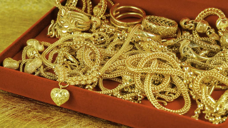 Economic survey explains gold’s record surge & whether rally can ...