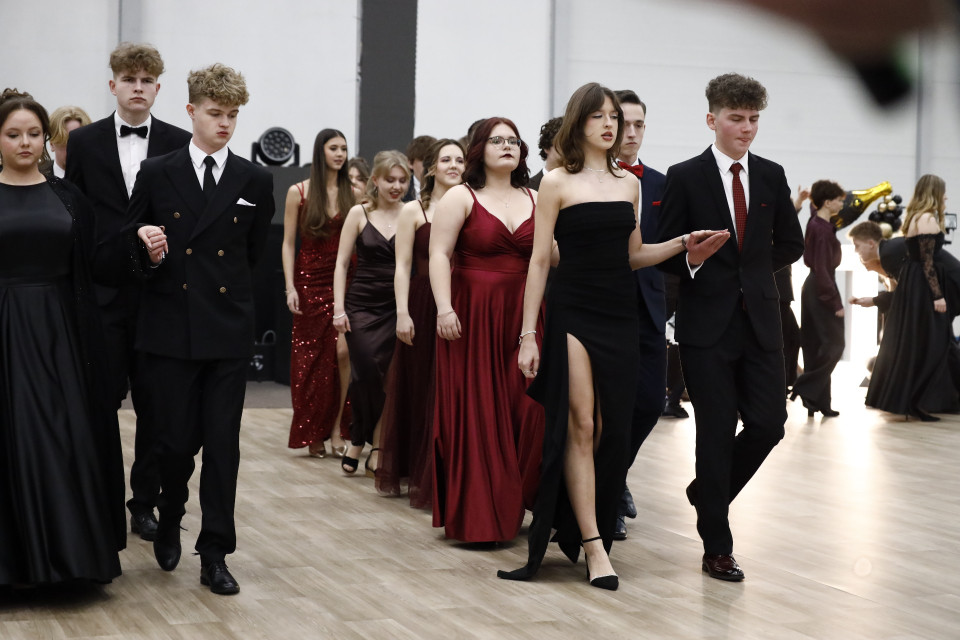 Bajeczna studniówka 2026 maturzystów I LO im. Słowackiego w ...