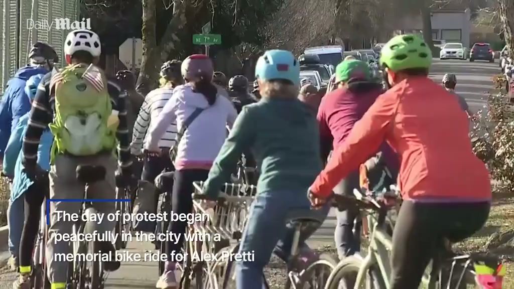 Agents fire tear gas into crowd at anti-ICE Portland protest