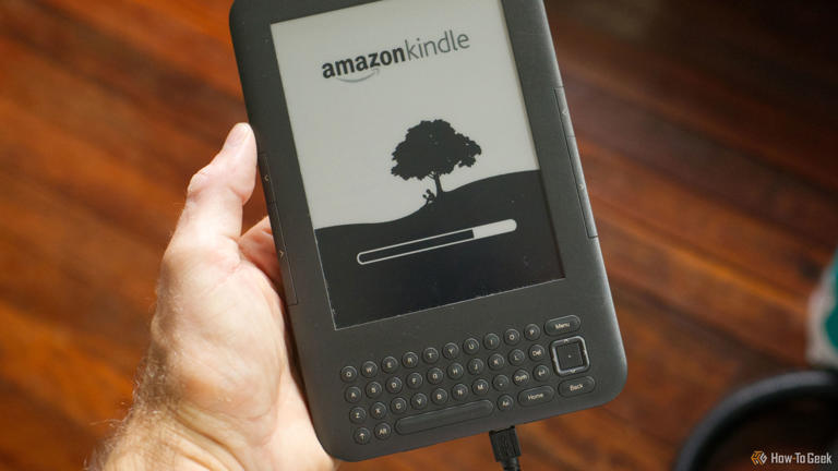 Amazon is turning your old Kindle into a paperweight—here's how to give ...