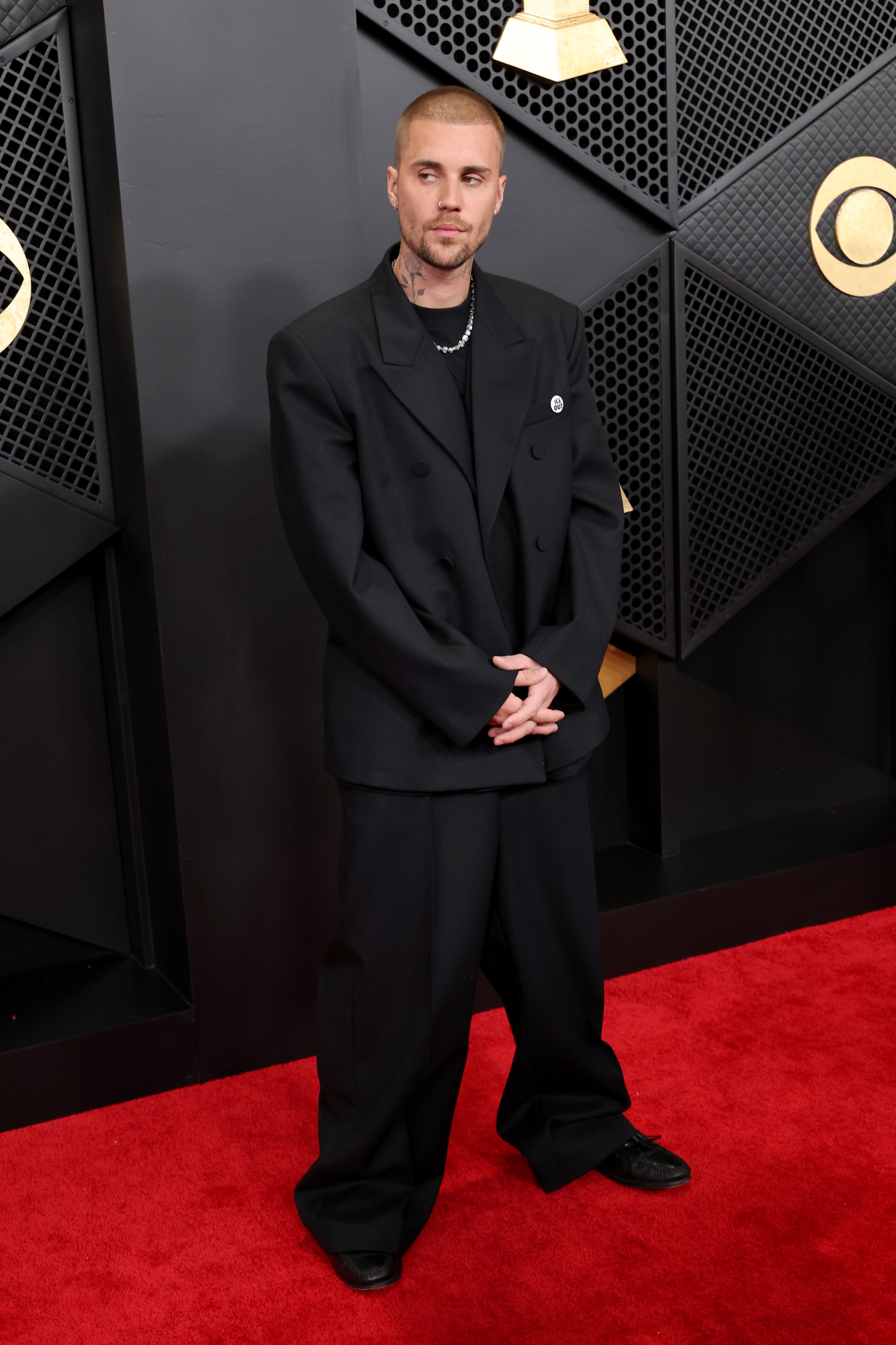 Justin and Hailey Bieber coordinate in black and diamonds on Grammys ...