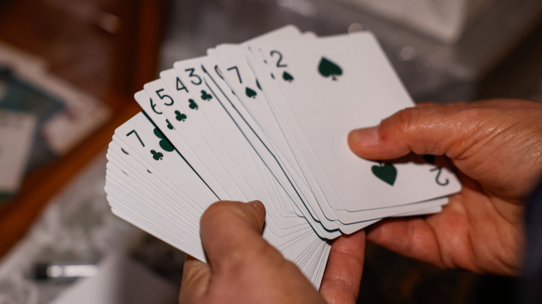 12 DIYs that transform a deck of playing cards into stunning home decor