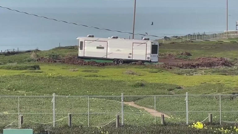 Fence blocking Thornton State Beach along Daly City coast to come down ...