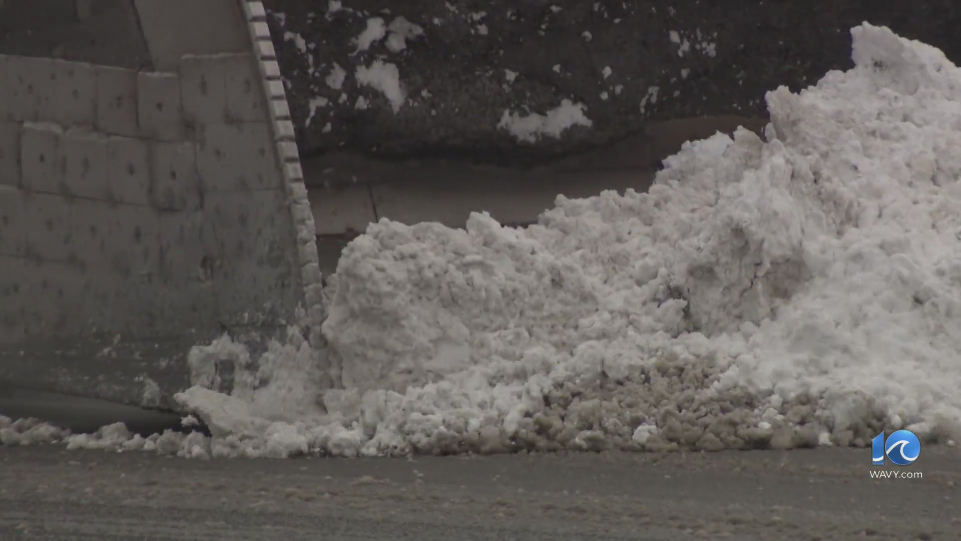 7-Eleven canopy toppled by strong winds in Hampton