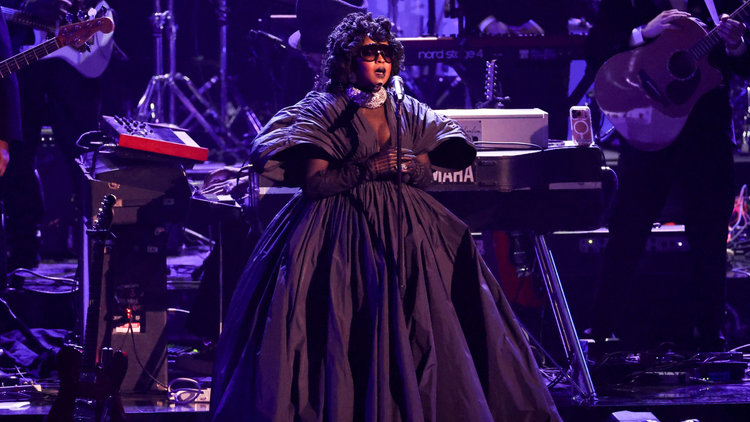 Lauryn Hill delivers soulful tribute to D’Angelo and Roberta Flack at ...
