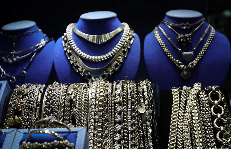 Gold, silver selloff deepens after CME hikes margins