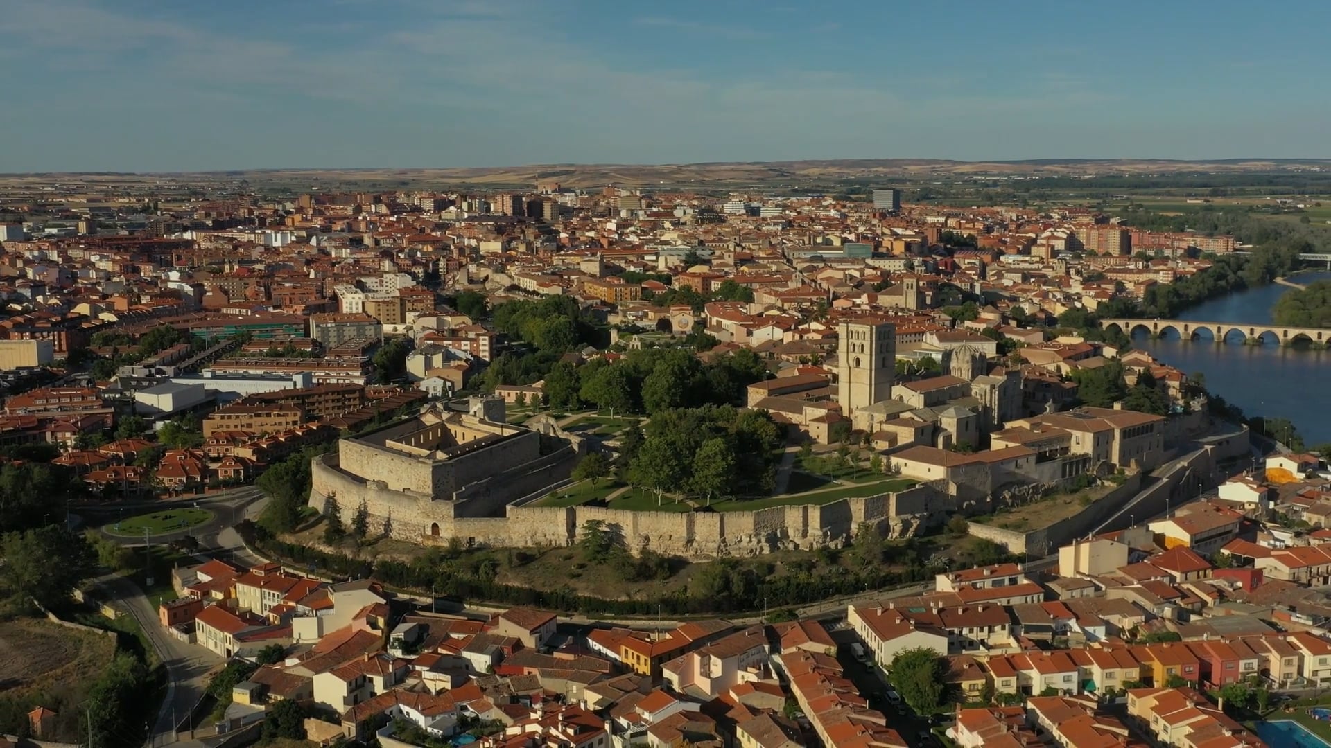 Zamora, Castilla y León: La ciudad museo del románico español de Drone ...