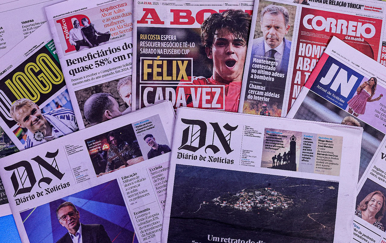 Revista de imprensa. Os irmãos franceses abandonados retirados à avó e ...