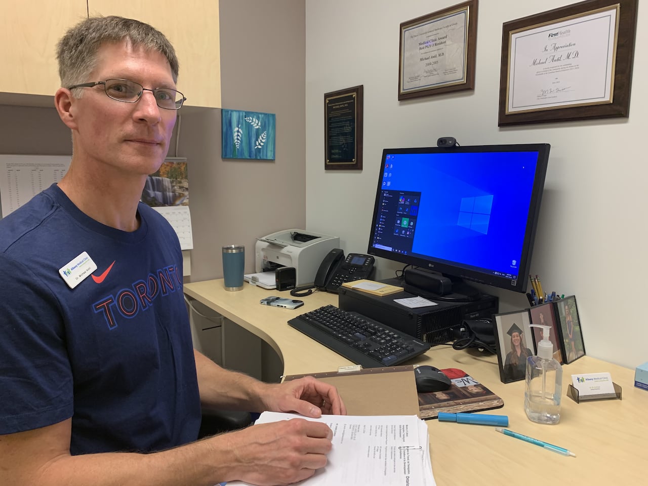 This Toronto doctor has over 2,000 patients, but still no permanent ...