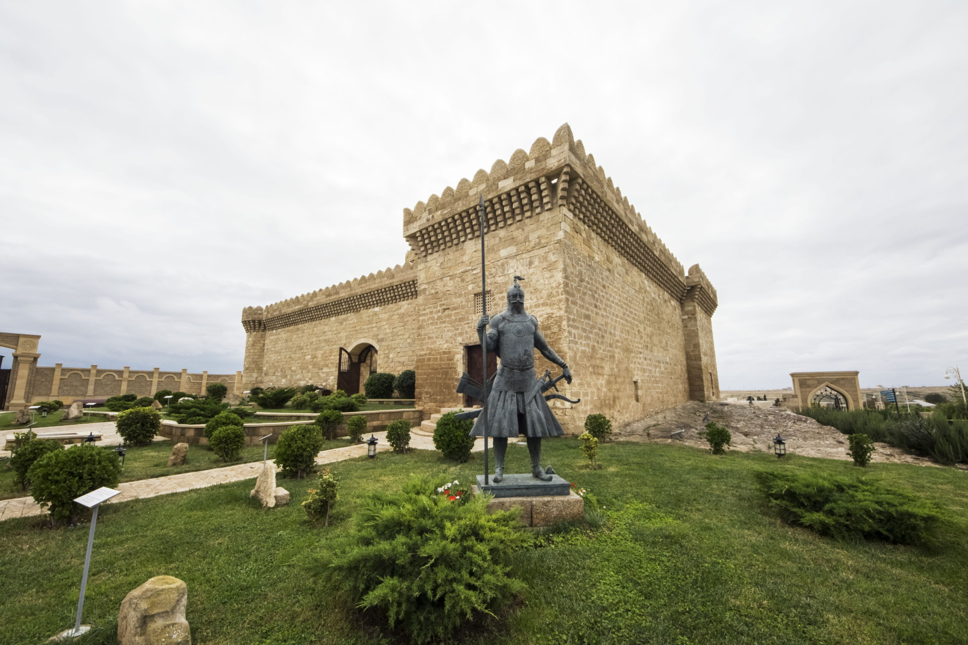 Which countries have the most castles?