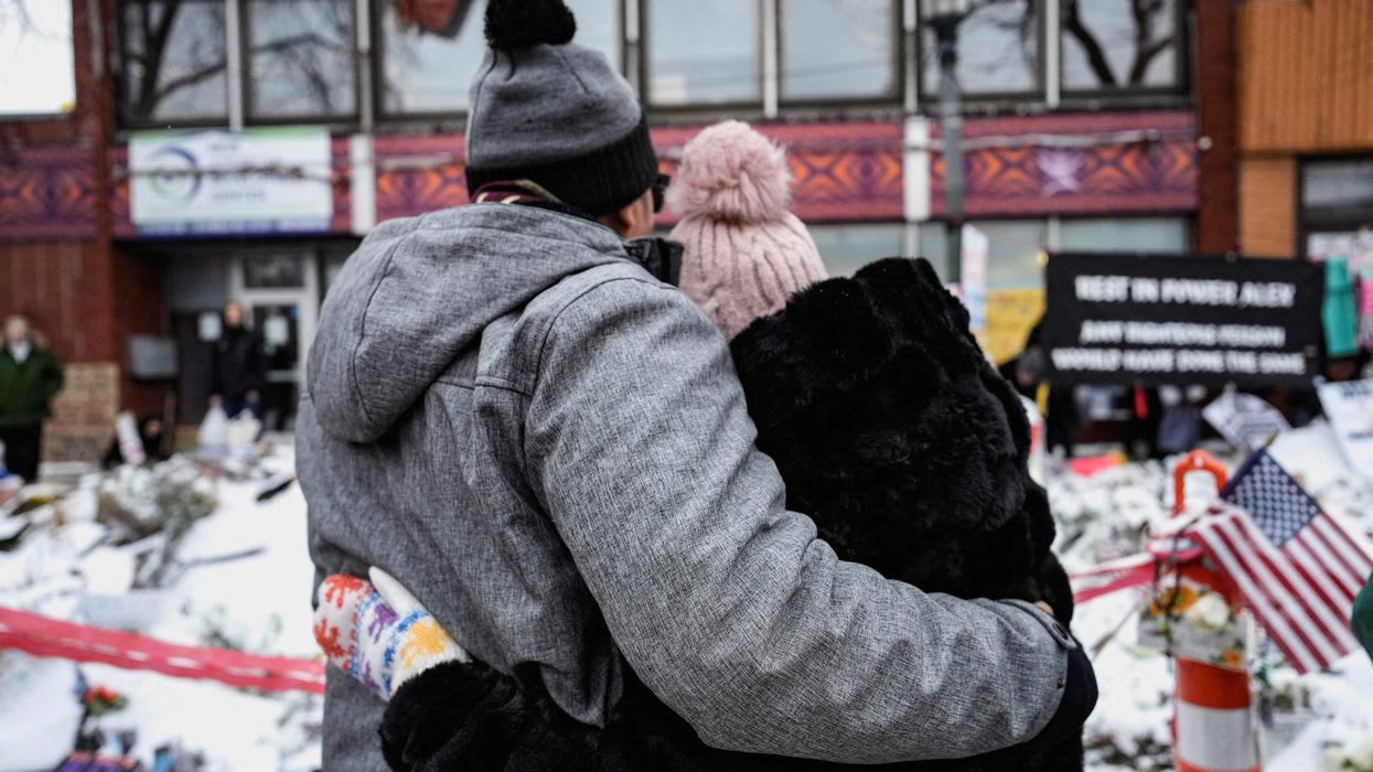 Two agents identified in Alex Pretti shooting